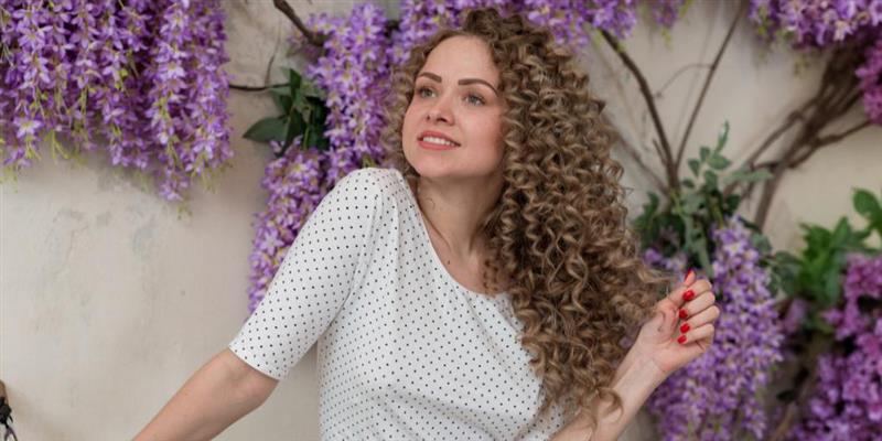 Long-Lasting Curls: Tips and Tricks to Keep Them All Day – Controlled Chaos