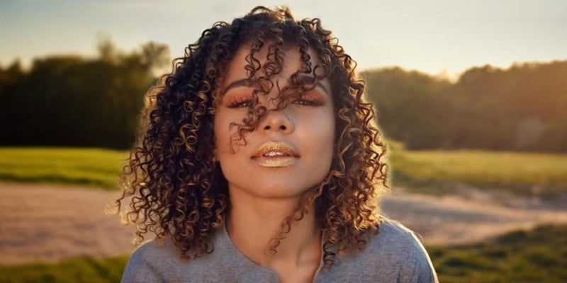 How to Curl Hair With Fingers? 6 Easy Steps – Controlled Chaos