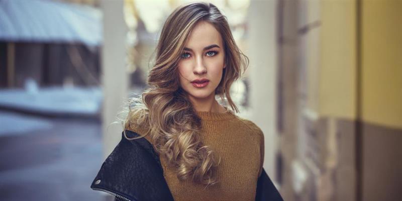 Best Wavy Hair Cream for Defined, Frizz-Free Curls – Controlled Chaos